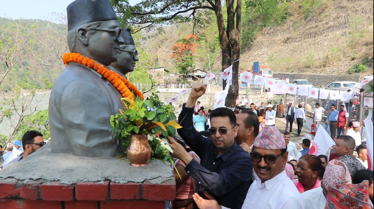 मदन भण्डारीलाई सम्झिन दासढुंगामा मदन आश्रित स्मृति सभा आक्रमण न्युज ...