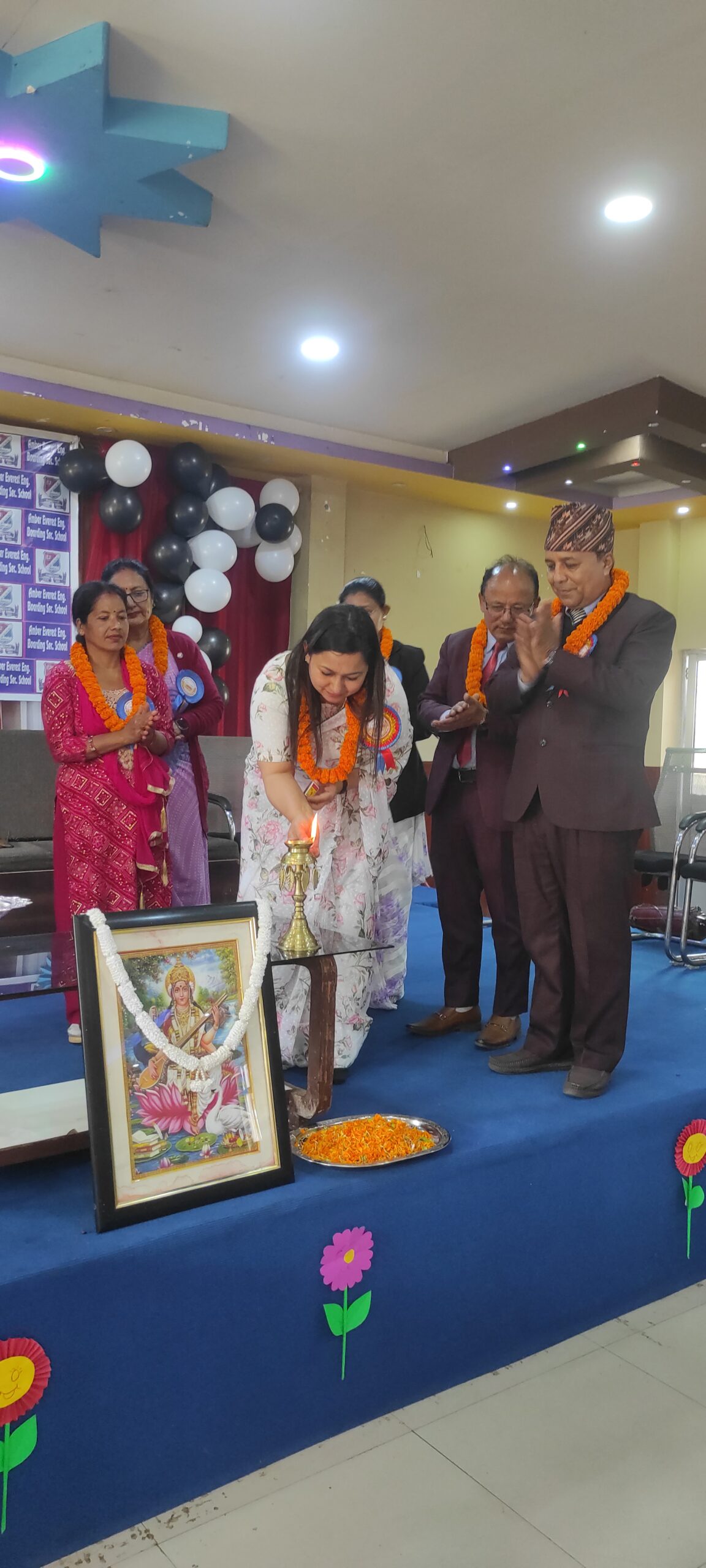अम्बर एभरेष्ट इङलिस स्कुलको ४३ औं वार्षिकोत्सव भव्य रूपमा सम्पन्न ...